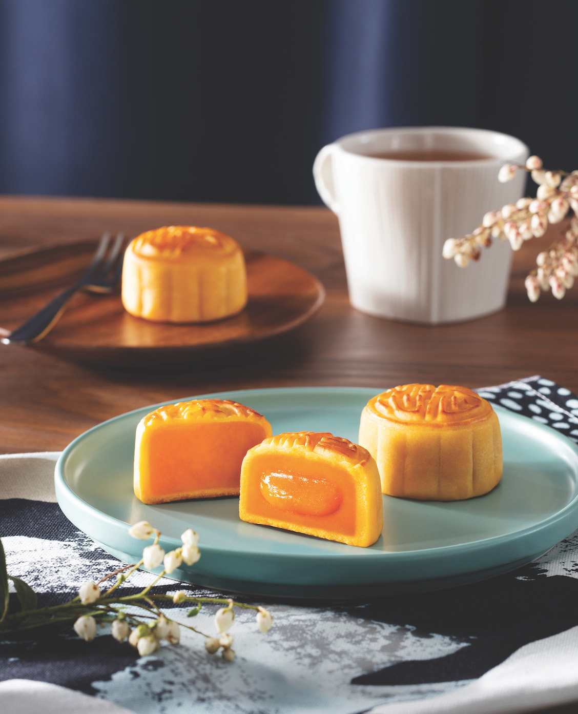 Hong Kong MX Mooncakes Custard Duet Mooncake Hong Kong MX Mooncakes Custard Duet Mooncake